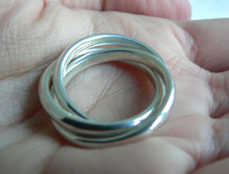 Home › Tiffany & Co Silver Triple Rolling Interlocking Ring Band Sz 5 Gift Love